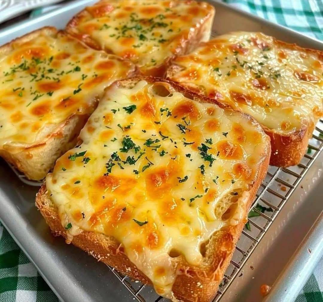 Cheesy Texas Toast - Tasty Family Recipes